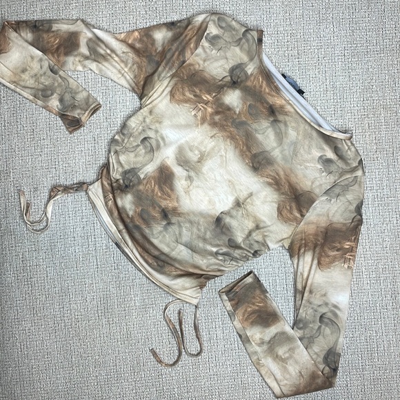 PrettyLittleThing | Tops | Tan Smoke Prettylittlething Long Sleeve Crop ...